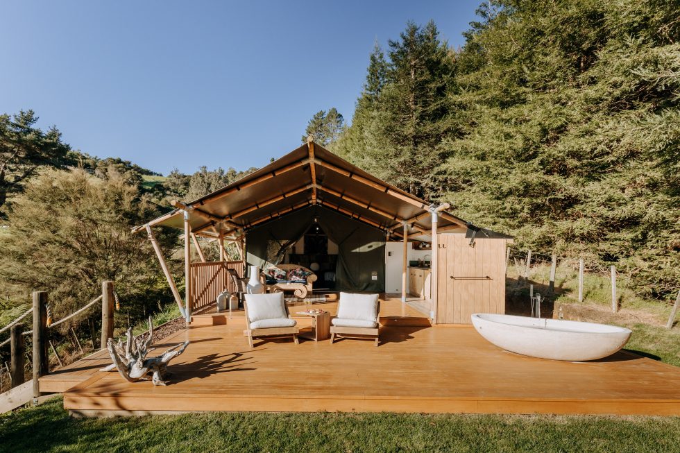 Jungle Den - River Oaks Retreat